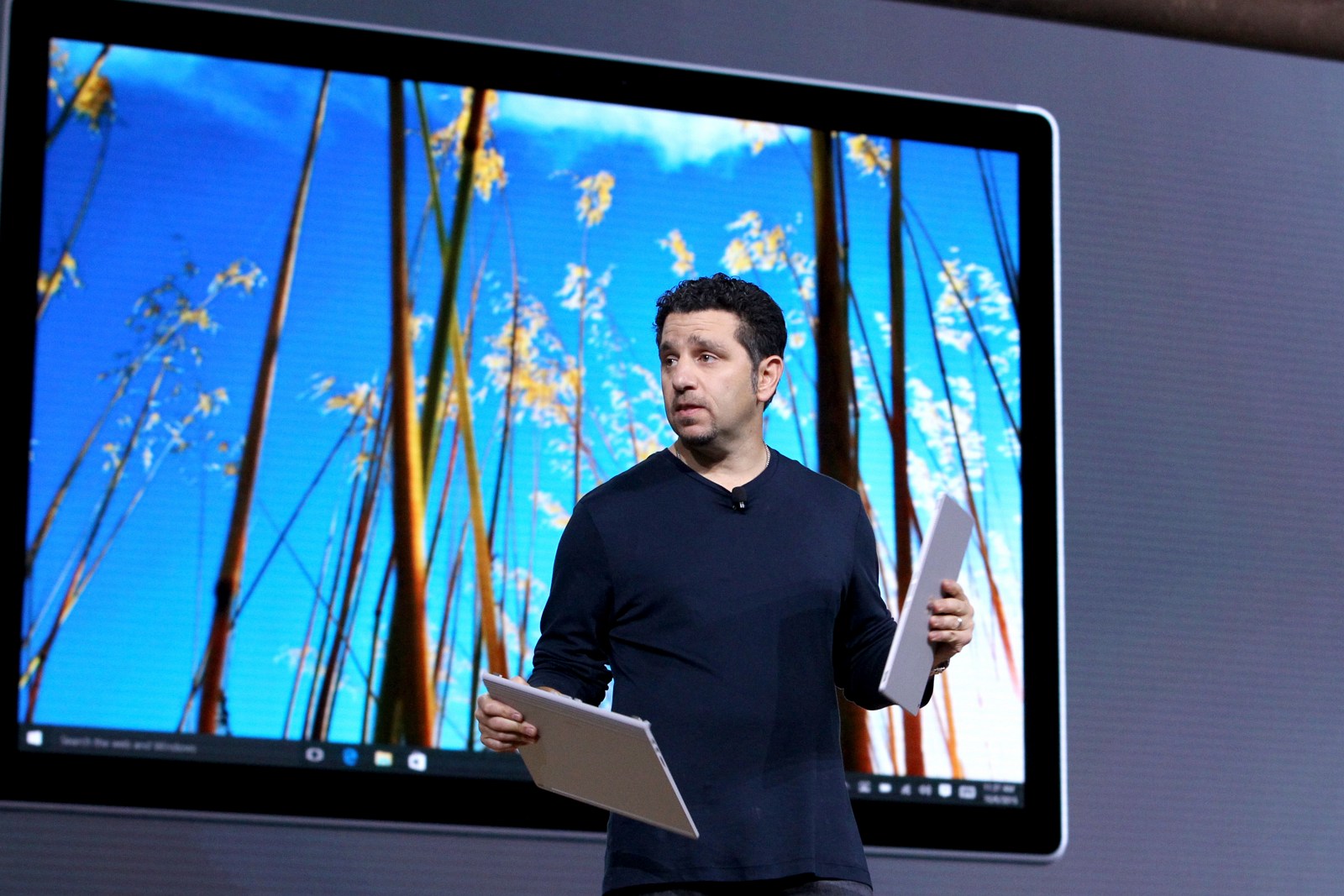 Panos Panay Verlaat Microsoft Na Bijna 20 Jaar Yusuf Mehdi Zal Hem panos-panay-verlaat-microsoft-na-bijna-20-jaar-yusuf-mehdi-zal-hem